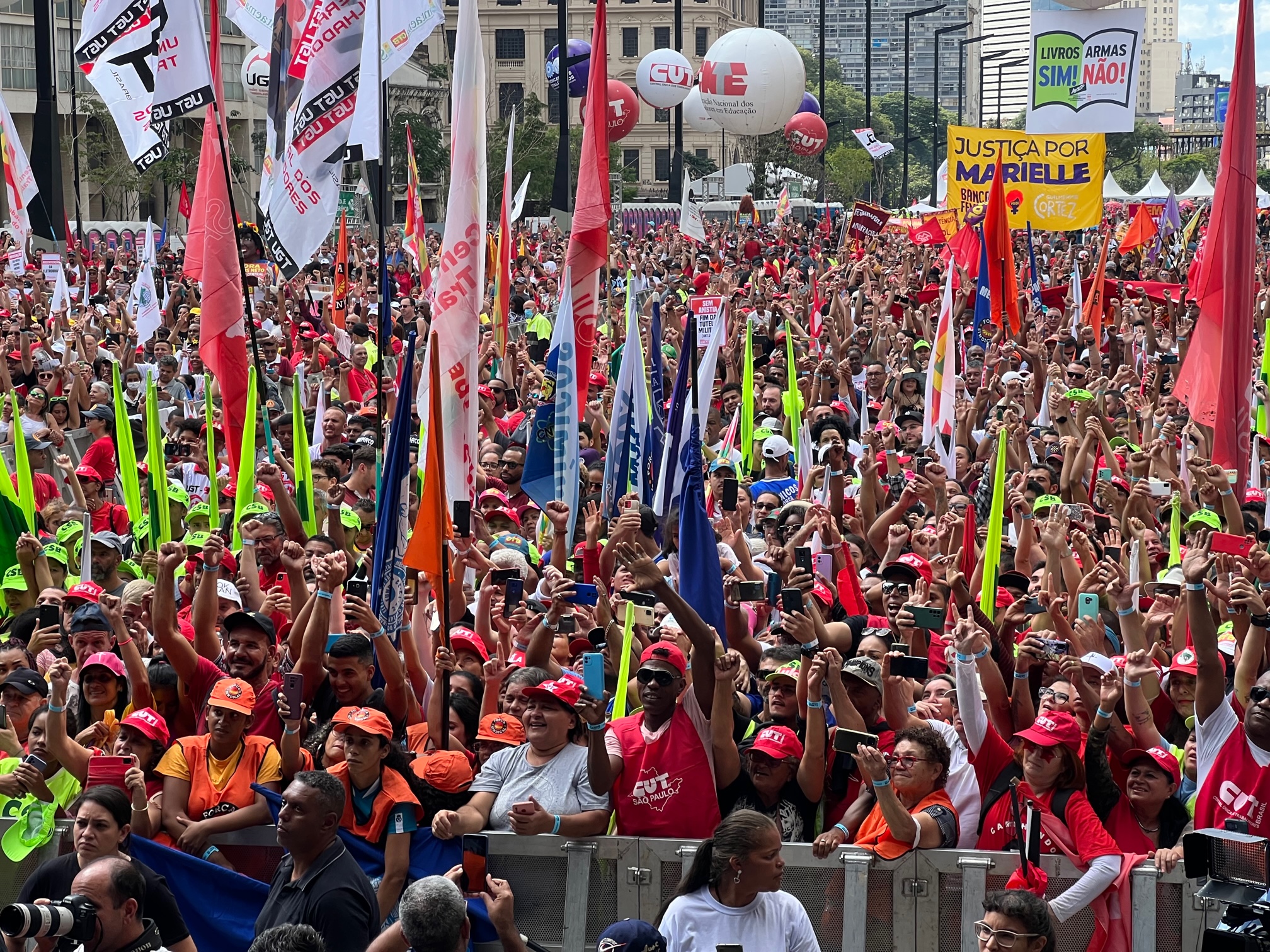 Trabalhadores comemoram 1º Maio com reajuste do mínimo e defesa dos ...